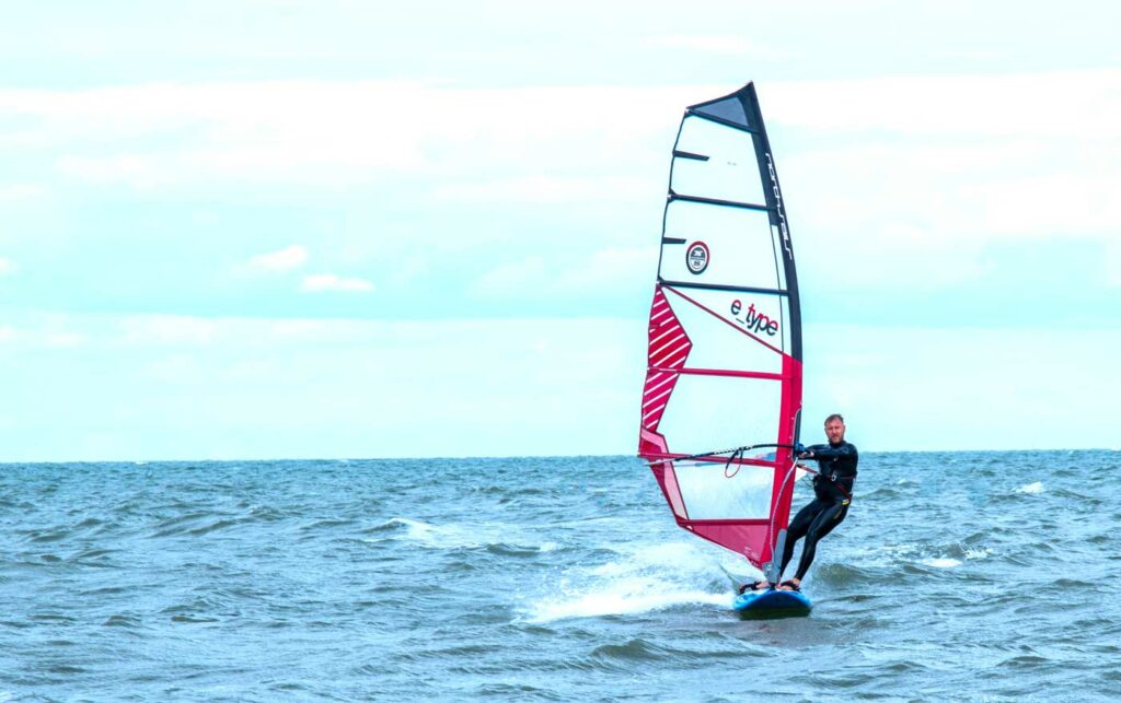 Windsurfen lernen: Dein umfassender Leitfaden für den Einstieg ...